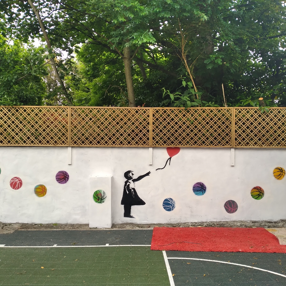 Outdoor basketball mural by Val in London